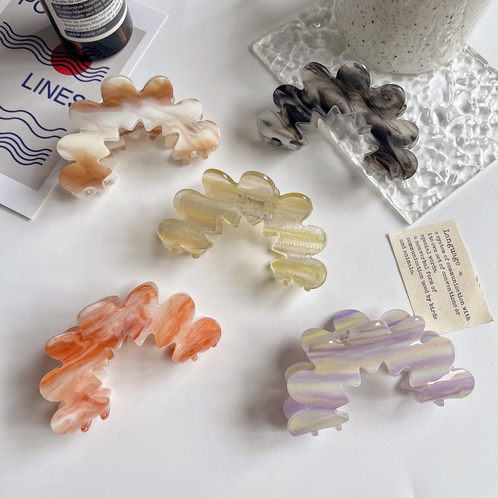 Groovy Claw Clip – Tristar Boutique