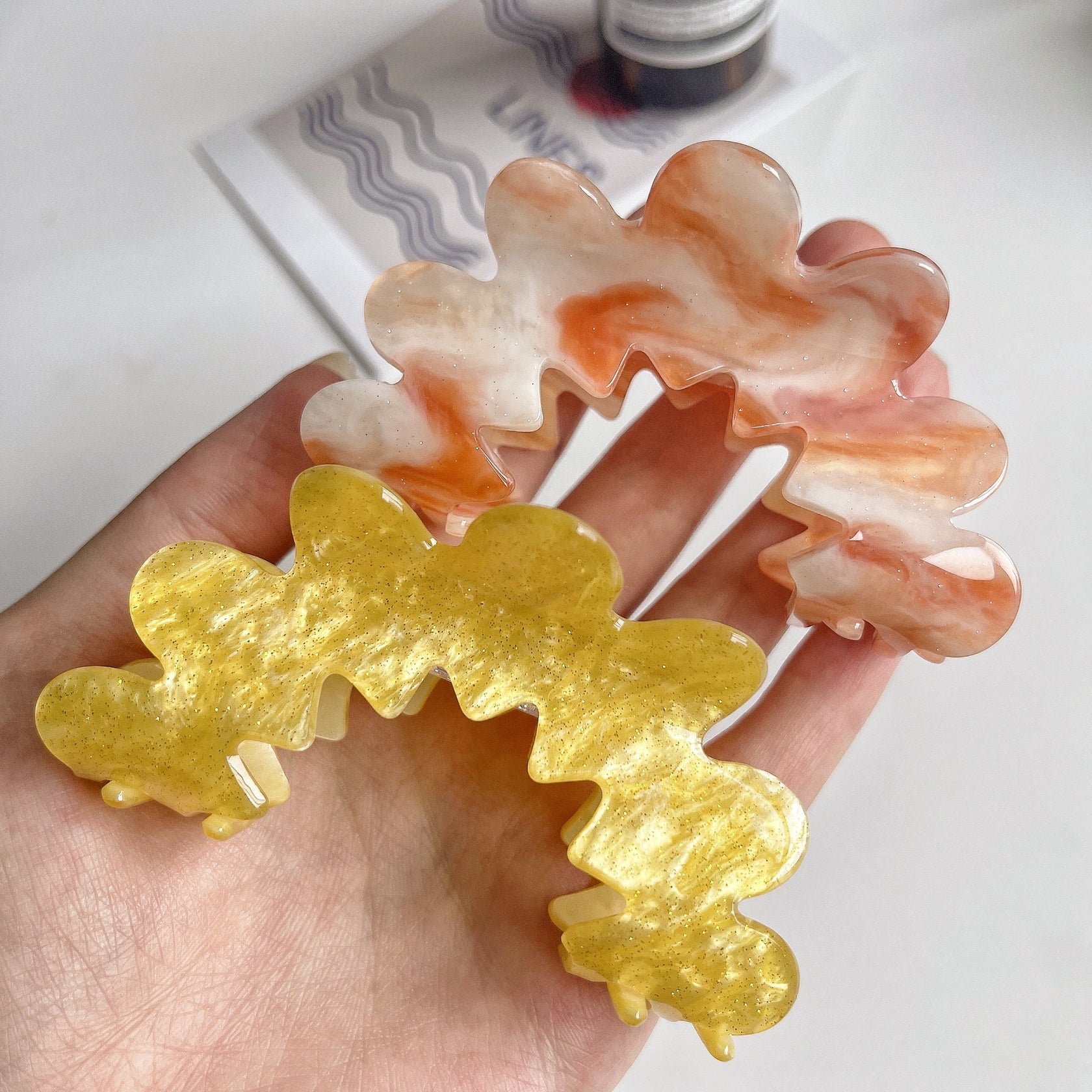 Groovy Claw Clip – Tristar Boutique